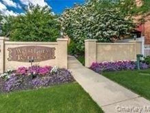 condo with 1 bedroom, Westbury NY DS100790795