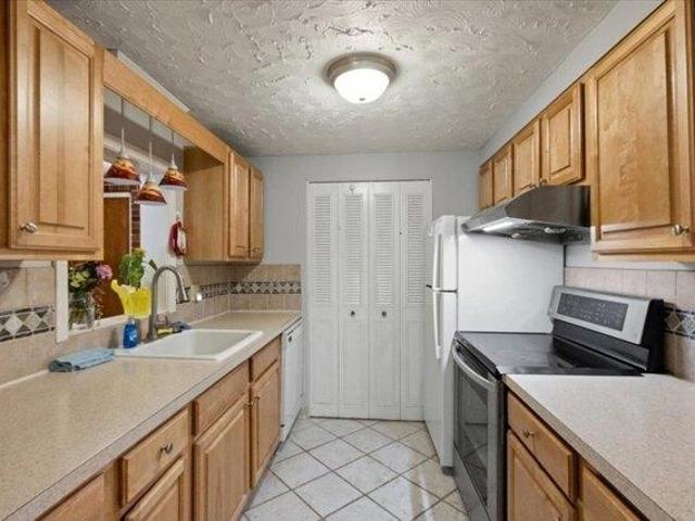 condo with 1 bedroom, Weymouth MA ES104809502