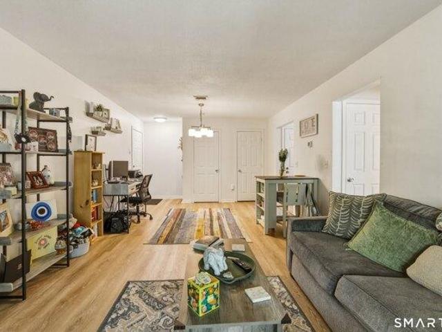 condo with 1 bedroom, Windsor Locks CT ES104757579