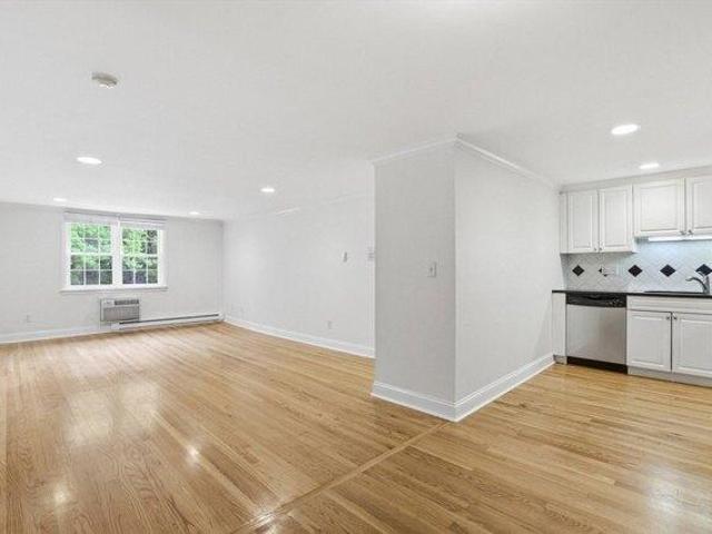 condo with 1 bedroom, Acton MA ES105093466