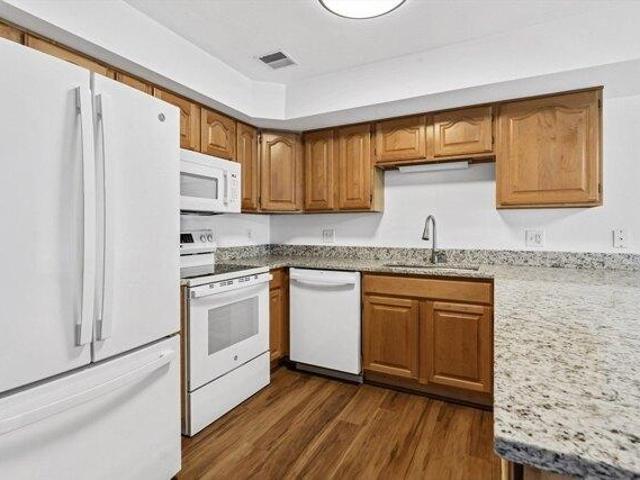 condo with 1 bedroom, Amherst MA ES104834872