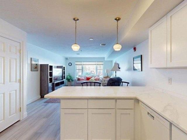 condo with 1 bedroom, Amherst MA ES103806777