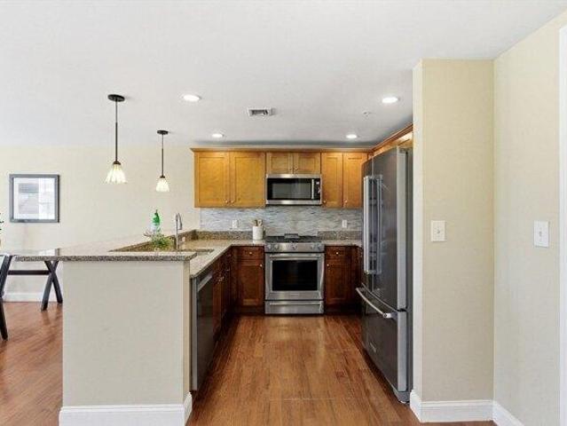 condo with 1 bedroom, Bedford MA ES103588534