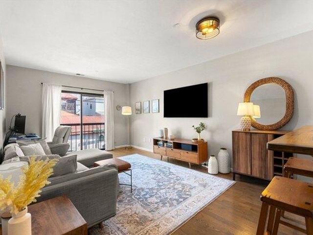 condo with 1 bedroom, Beverly MA DS102446145
