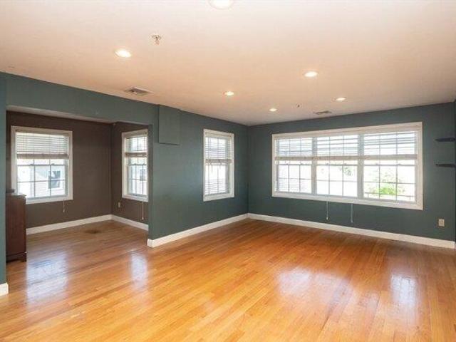 condo with 1 bedroom, Beverly MA ES104921319
