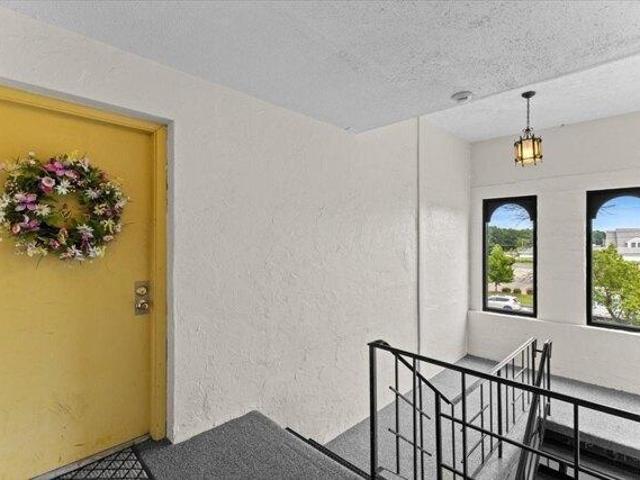 condo with 1 bedroom, Brockton MA ES105059768