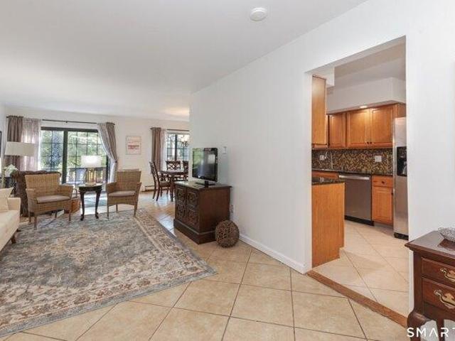 condo with 1 bedroom, Brookfield CT ES105230928