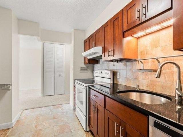 condo with 1 bedroom, Brookline MA ES103807262