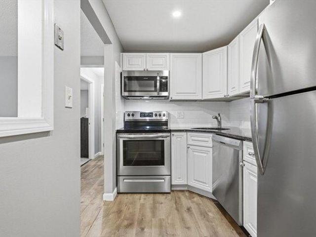 condo with 1 bedroom, Burlington MA ES104849375