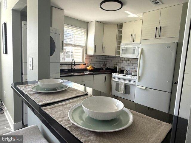 condo with 1 bedroom, Burlington NJ ES104650055