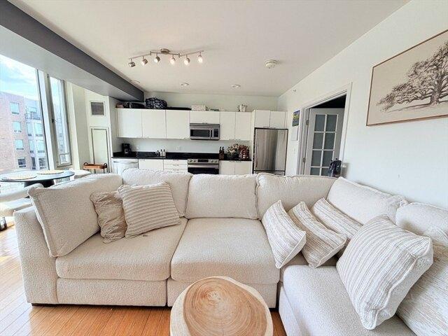 condo with 1 bedroom, Cambridge MA ES105109690