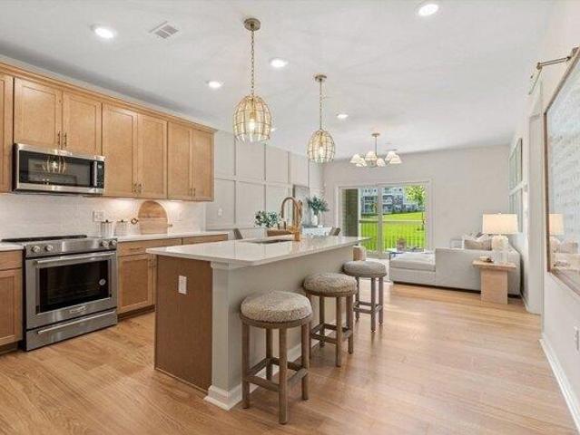 condo with 1 bedroom, Canton MA DS103437605
