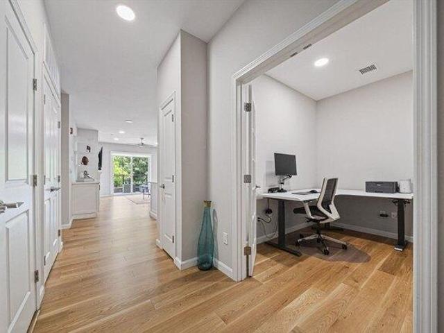 condo with 1 bedroom, Canton MA ES104604305