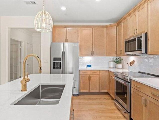 condo with 1 bedroom, Canton MA ES104720706