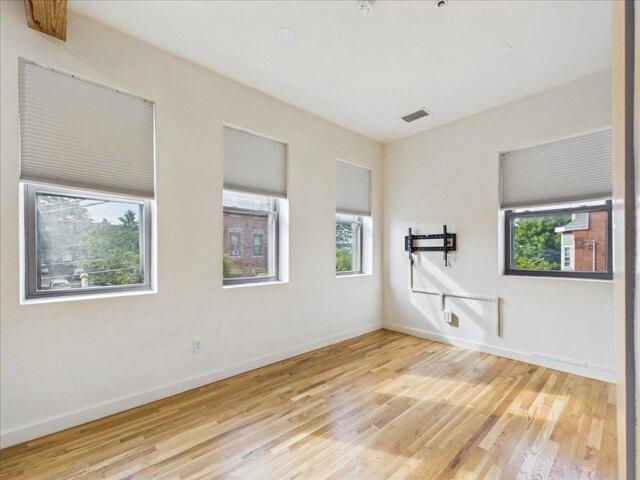 condo with 1 bedroom, Chelsea MA ES104480883