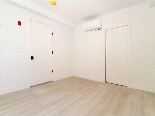 condo with 1 bedroom, Chelsea MA ES105122659