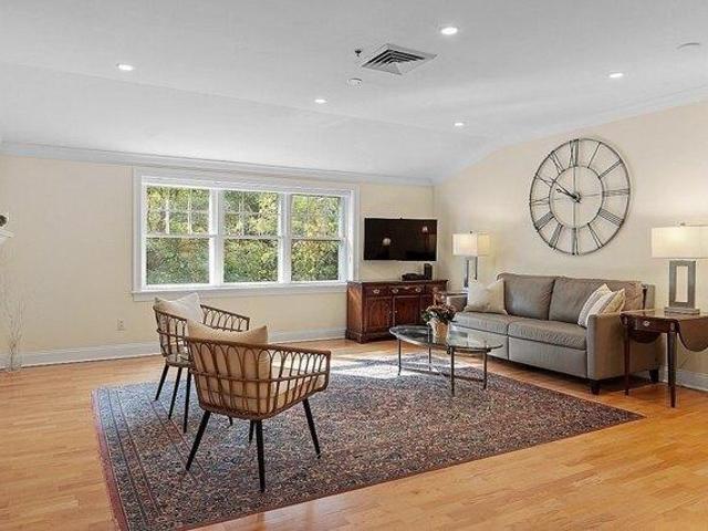 condo with 1 bedroom, Concord MA ES105081274