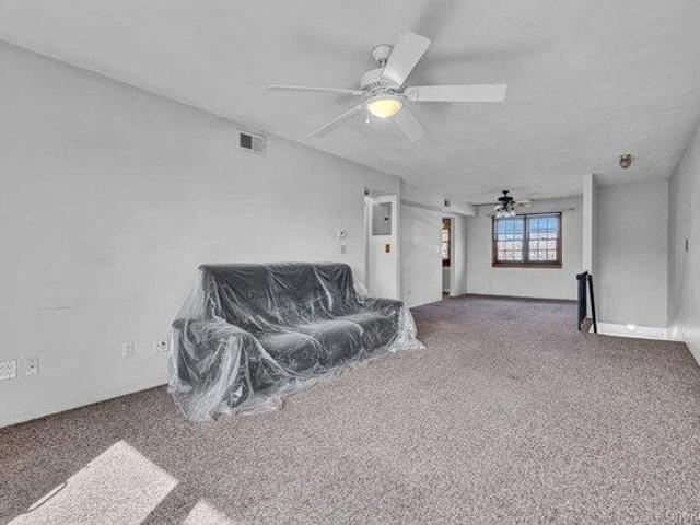 condo with 1 bedroom, Copiague NY ES103601251