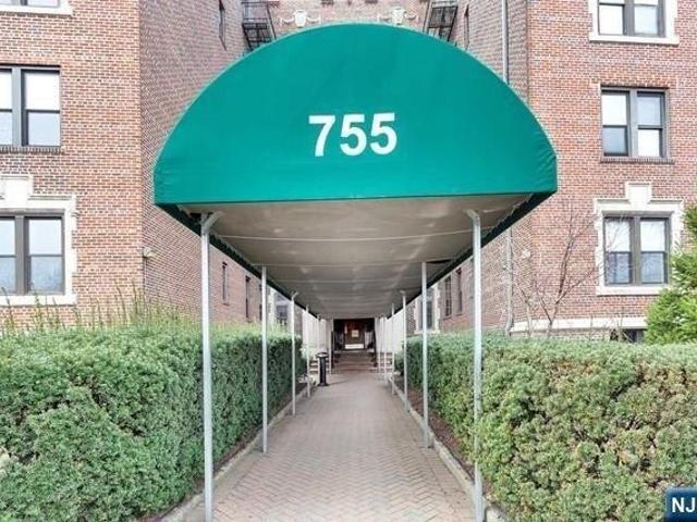 condo with 1 bedroom, Cliffside Park NJ DLS102345957