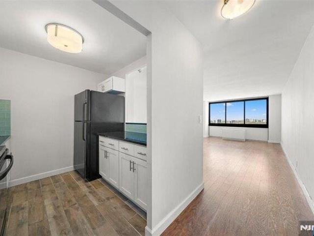 condo with 1 bedroom, Cliffside Park NJ DS102281861