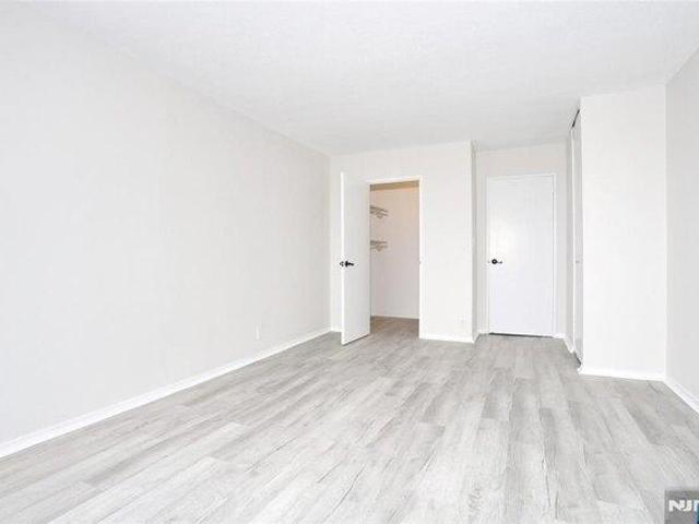 condo with 1 bedroom, Cliffside Park NJ ES103070539