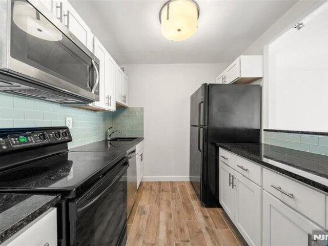 condo with 1 bedroom, Cliffside Park NJ ES105144866