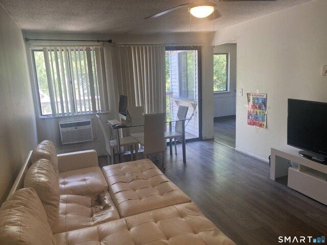 condo with 1 bedroom, Danbury CT ES104263949