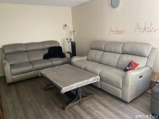 condo with 1 bedroom, Danbury CT ES103069351