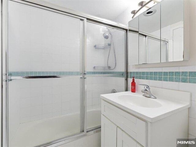 condo with 1 bedroom, East Orange NJ ES105126447