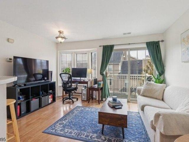 condo with 1 bedroom, East Brunswick NJ DLS101705577