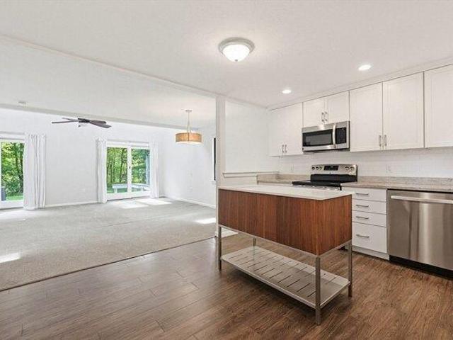 condo with 1 bedroom, Easton MA ES105081111