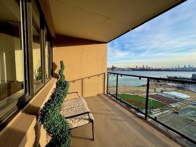condo with 1 bedroom, Edgewater NJ DLS101857445