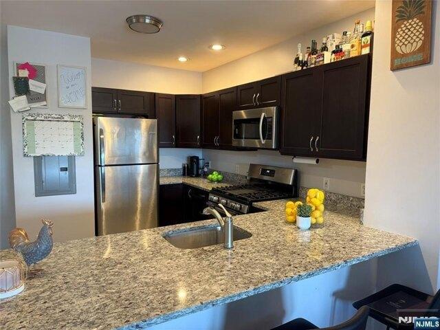 condo with 1 bedroom, Edgewater NJ DLS102026755