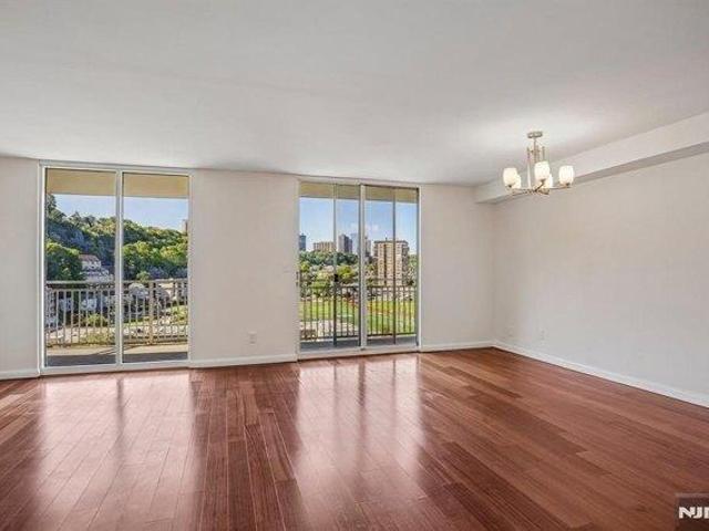 condo with 1 bedroom, Edgewater NJ DS102475074