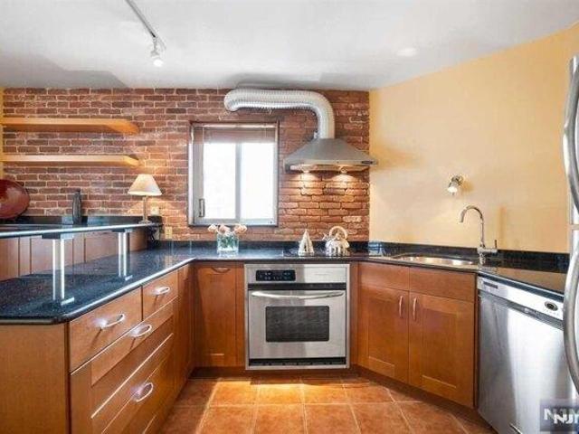 condo with 1 bedroom, Edgewater NJ DS102064493
