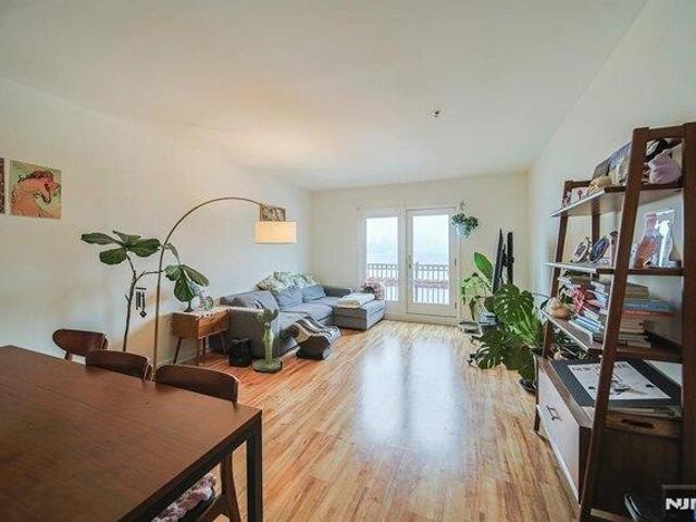 condo with 1 bedroom, Edgewater NJ DS102317644