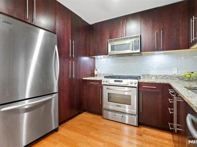 condo with 1 bedroom, Edgewater NJ DS102346071