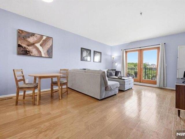 condo with 1 bedroom, Edgewater NJ DS104408348