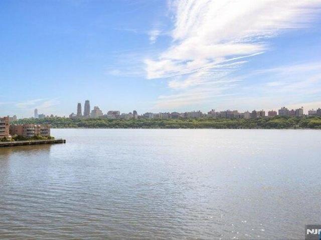 condo with 1 bedroom, Edgewater NJ DS104153192