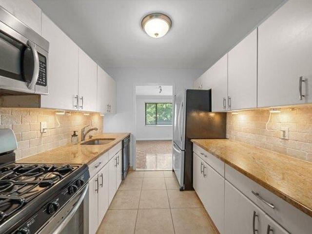 condo with 1 bedroom, Edgewater NJ DS104265847