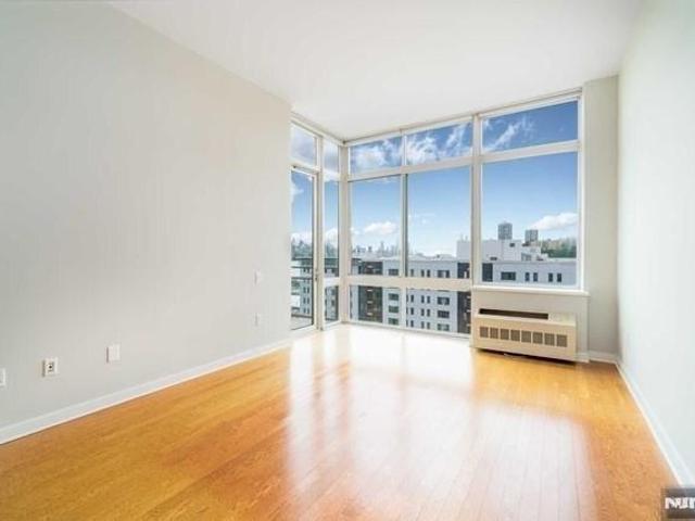 condo with 1 bedroom, Edgewater NJ ES104446029