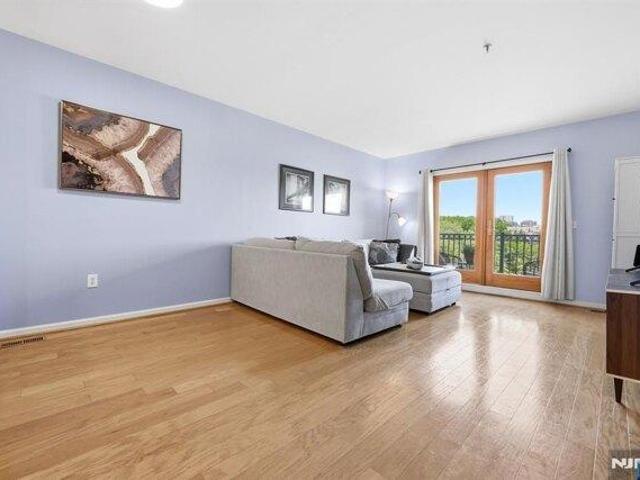 condo with 1 bedroom, Edgewater NJ ES104720282