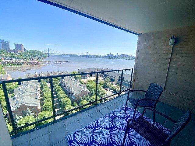 condo with 1 bedroom, Edgewater NJ ES104834917