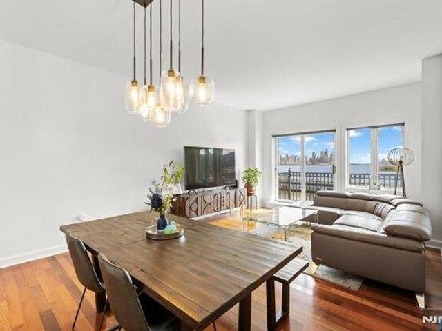 condo with 1 bedroom, Edgewater NJ ES104849237