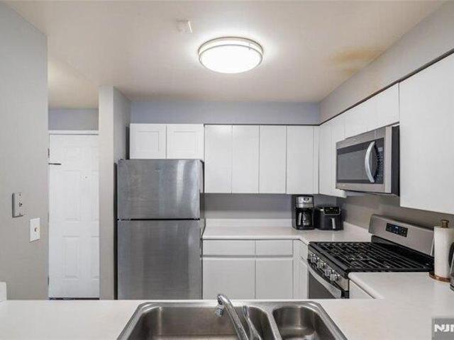 condo with 1 bedroom, Edgewater NJ ES104237199