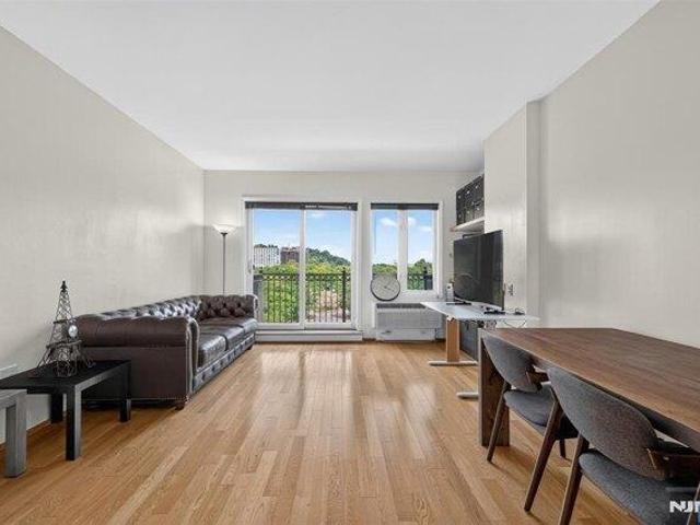 condo with 1 bedroom, Edgewater NJ ES105694794