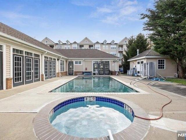 condo with 1 bedroom, Elmwood Park NJ ES104149773