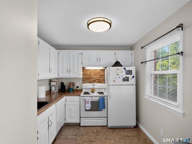 condo with 1 bedroom, Enfield CT ES105192248