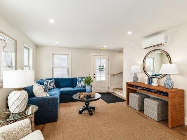 condo with 1 bedroom, Essex MA ES102922520