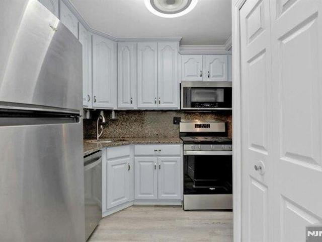condo with 1 bedroom, Fort Lee NJ DLS101658400